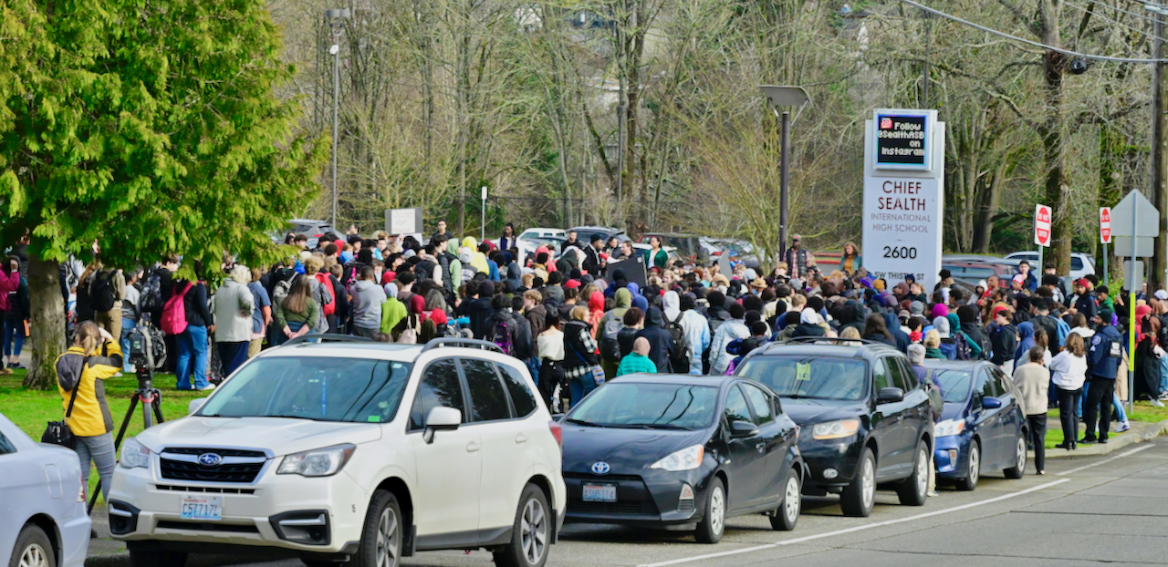Gun violence protest draws hundreds to Chief Sealth | Westside Seattle